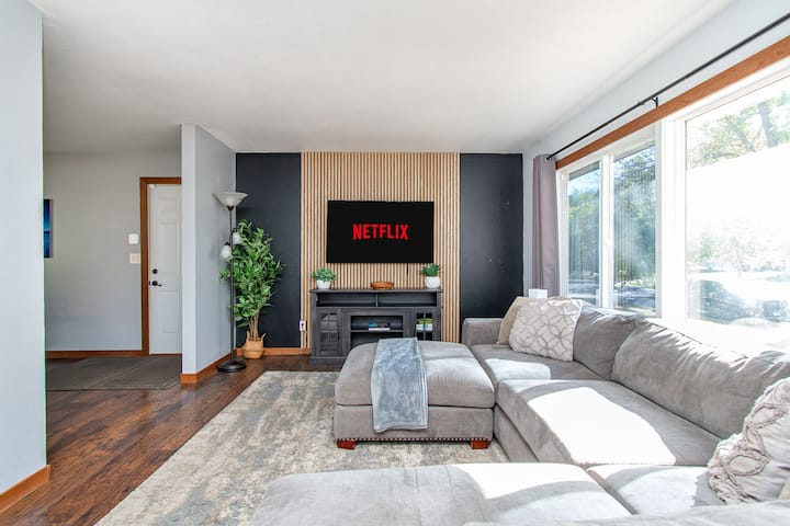 4br Fenced Yard I King Bed, Games, Pack N Play - North Dakota