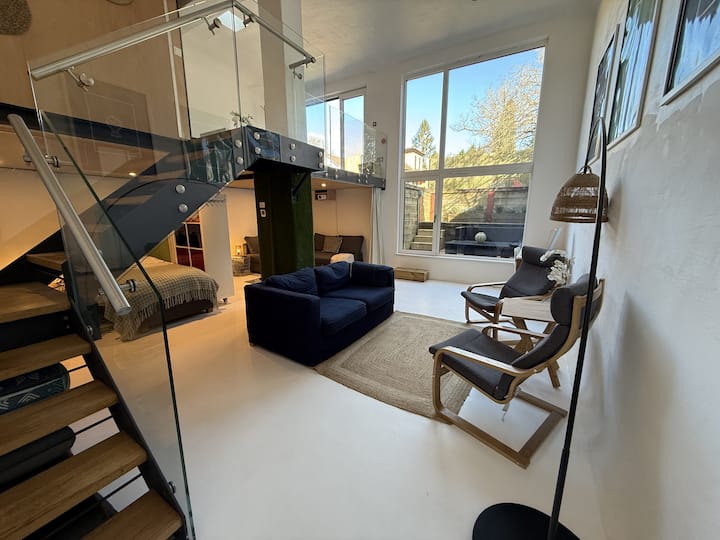 Unique Converted Water Tank With Cinema Space - Petersfield