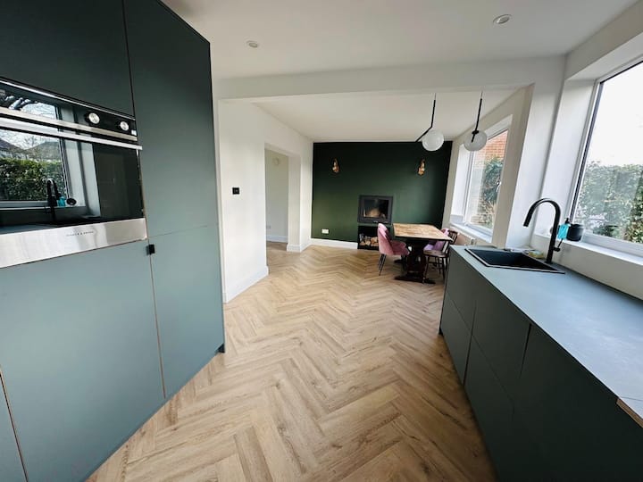 Relax In Comfort, Renovated 3 Bed Nuthall Retreat - Nottingham