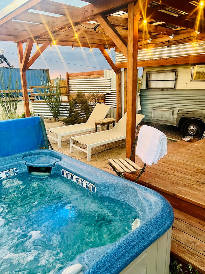 Racers Oasis - Vintage Desert Rv / Trailer - Joshua Tree, CA