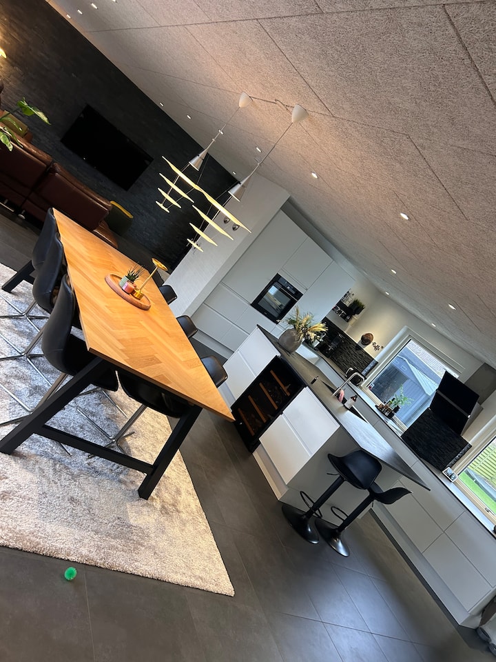 Moderniseret Villa Beliggende I Fredeligt Område - Esbjerg