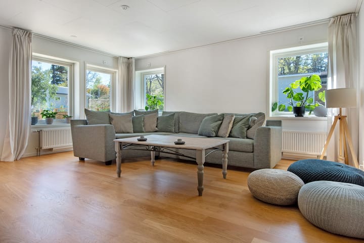 Skärgårdsvilla På Värmdö – Jacuzzi & Nära Bad - Saltsjöbaden