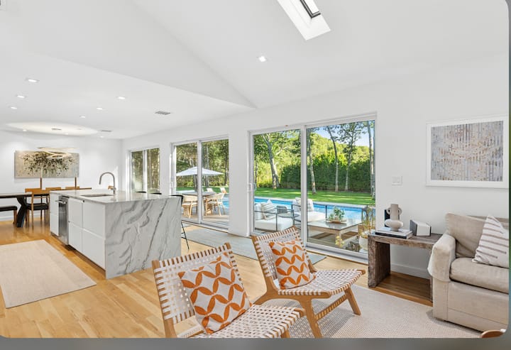 Westhampton Retreat To The Woods - Eastport, NY