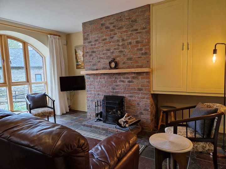 Cheerful Three Bedroom Cottage On Farm. - Ireland