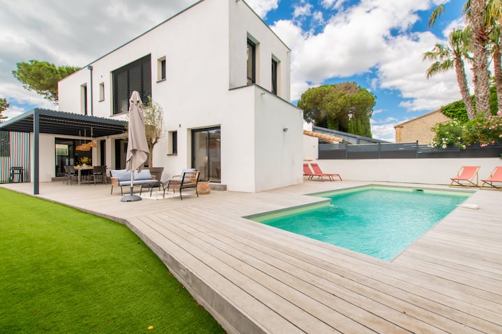 Piscine & Déco Chaleureuse Dans  Villa Design - La Grande-Motte