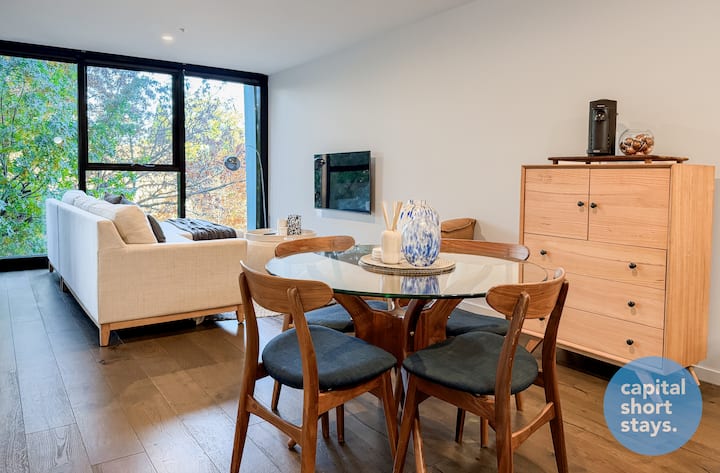 City Suite | Walk To Mall | Wifi | Pool | Parking - Canberra