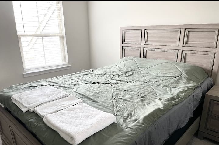 Modern Home With Private Bath – Stylish & Comfy - Frederick, MD