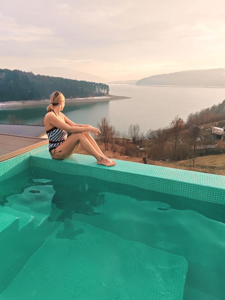 Moon Lake - Casa Oia
(Heated Pool All Year) - Hangu