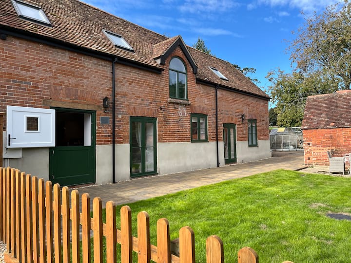 Homely Barn Conversion On A Working Farm - Blandford Forum