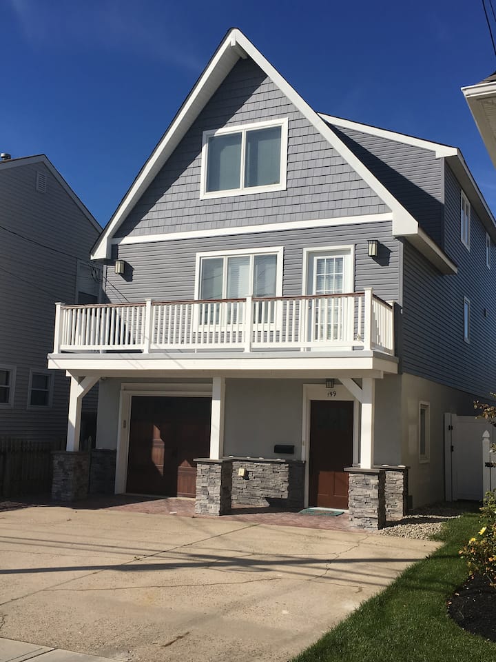 Manasquan. New 3bd Home 2 Blocks From Beach! - Manasquan, NJ