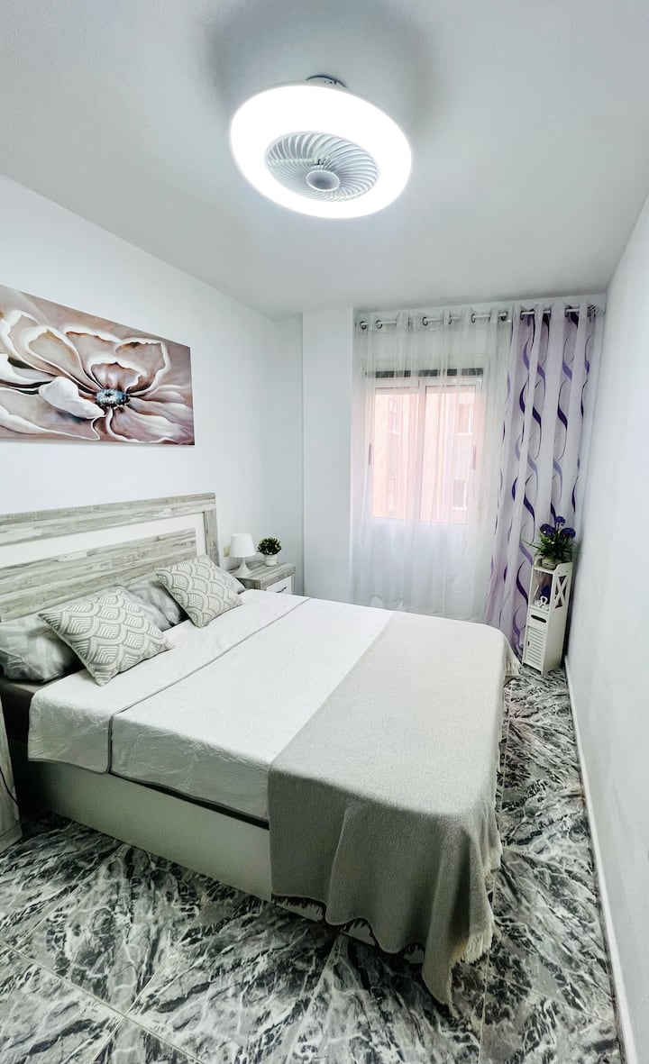 Stylish 1-bed Apt • Walk To Beach & Amenities - Torrevieja