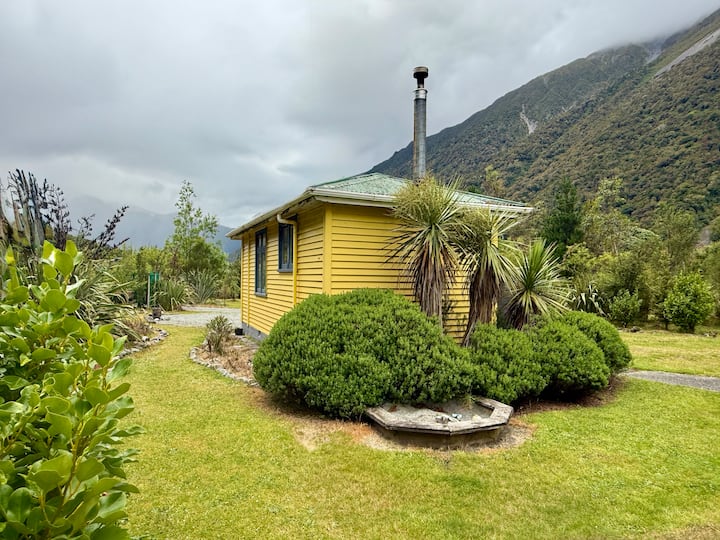 Super Cosy Basic Alpine Hut Middle Of Alps & Park - Arthur's Pass Village