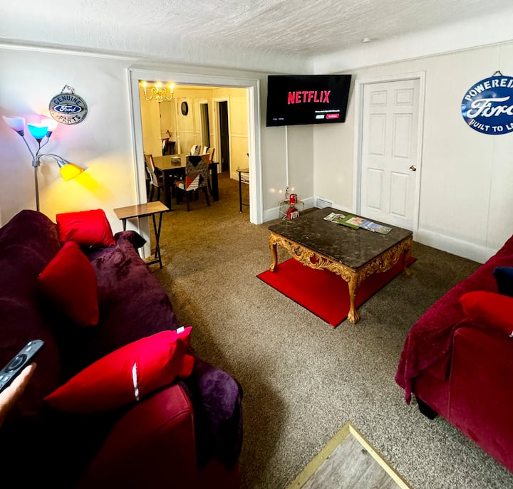 Spacious 3-br Private Home W/ Office~near Downtown - Lincoln Park, MI