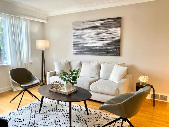 Cozy + Centrally Located Airport, Shopping, Eats! - Winnipeg