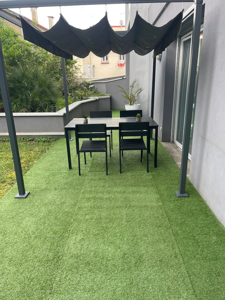 Lovely Garden - Saint-Priest