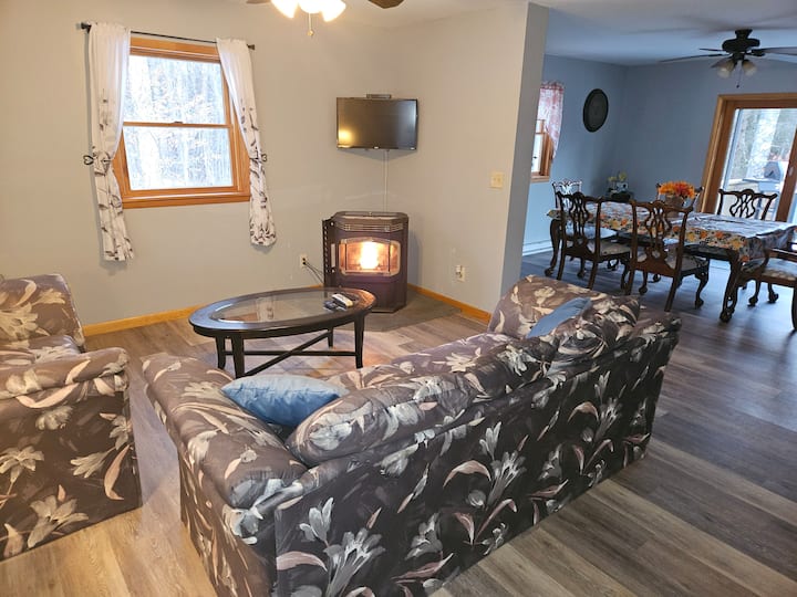 3 Bedroom Home With Covered Front Porch - État de New York