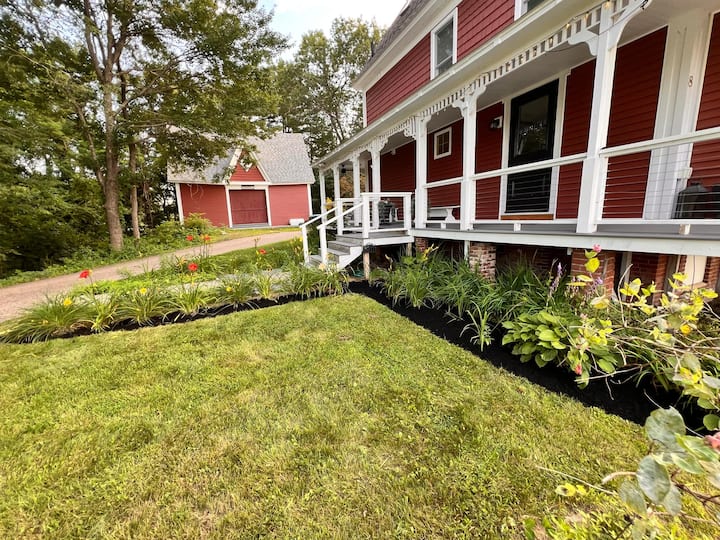 Updated Victorian Overlooking Winnisquam Lake - Laconia, NH