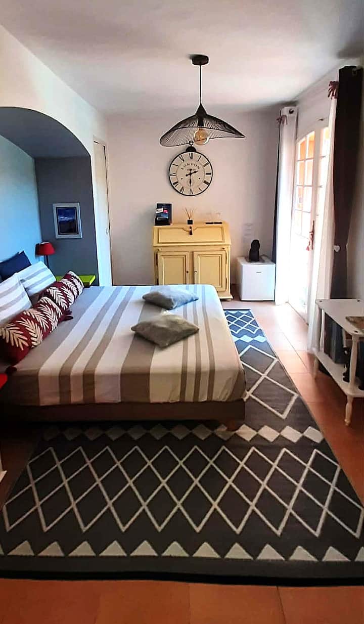 Agréable Suite Indépendante Avec Terrasse Et Spa - Agay