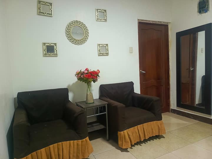 Confortable Dep Cerca D Todo Wifi, Garaje/callea/c - Guayaquil