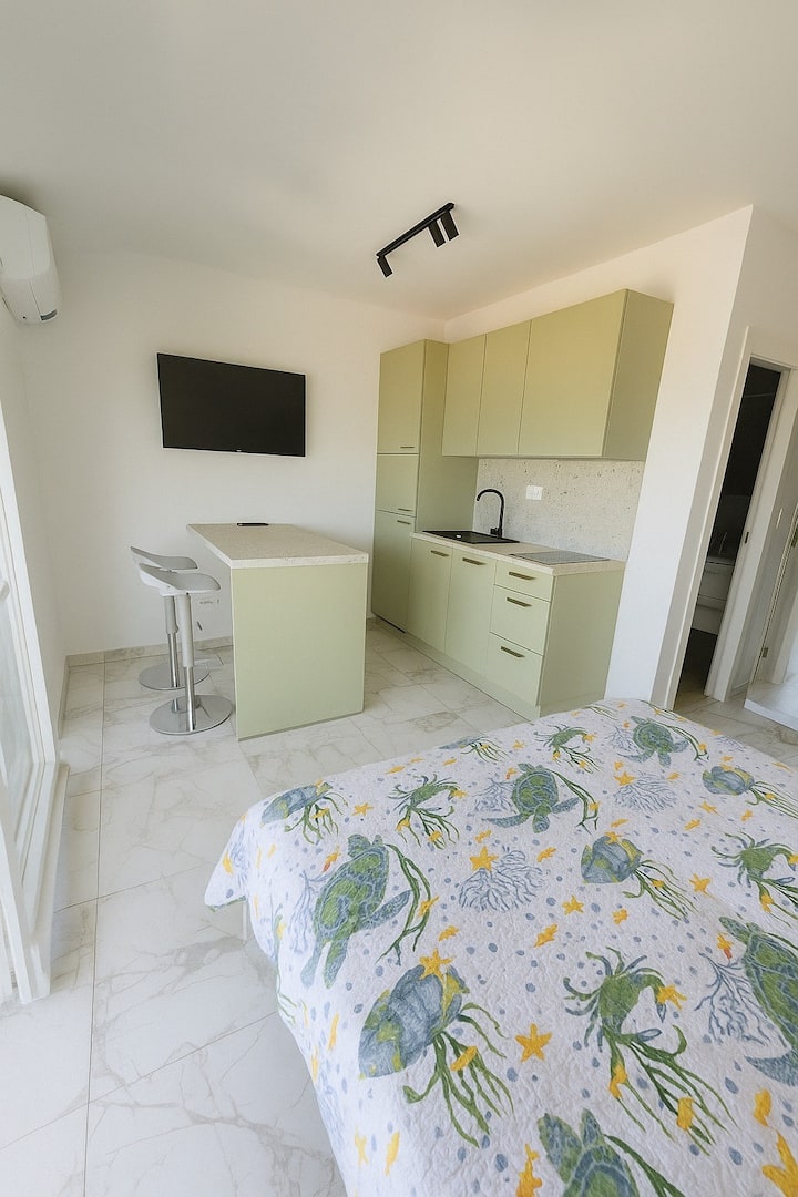 Newly Renovated Studio Apartment "Roko" - Podstrana