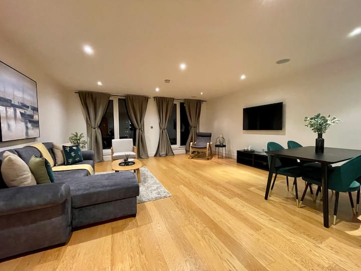 Riverside Luxury Apartment. - London