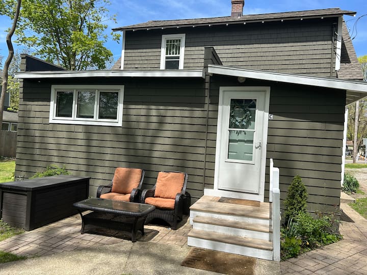 Recently Redone! Walk Downtown Saugatuck - Saugatuck, MI