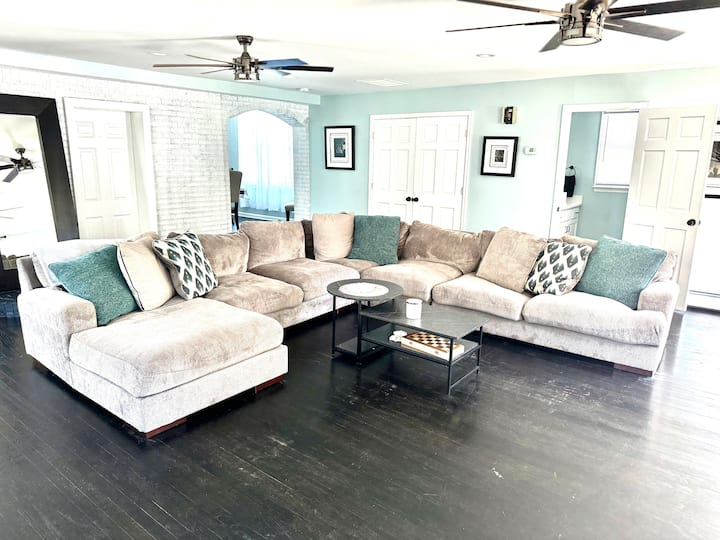 Spacious 6-bedroom Family Home In Solomons - Lusby, MD