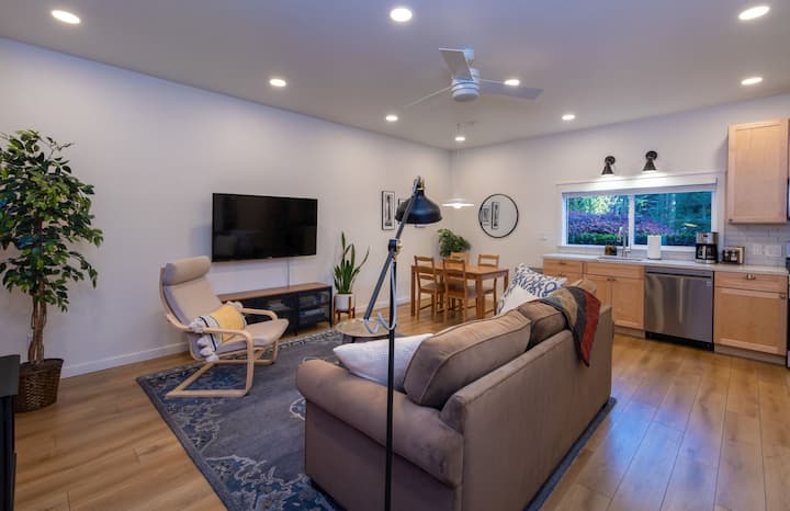 Peaceful Redwood Retreat In The Heart Of Town - Davenport, CA