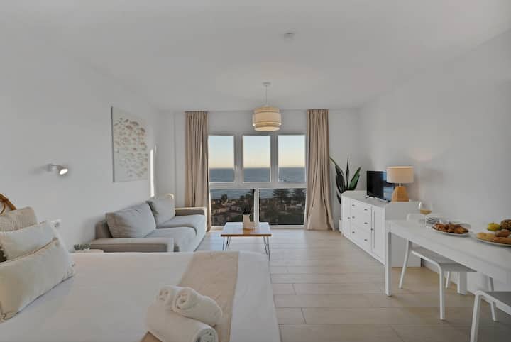 Aio Seaview Apartment - Prime Location - Estepona