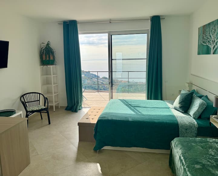 Stunning Sea View: Kitchen, Terrace & Pool Area - Ventimiglia