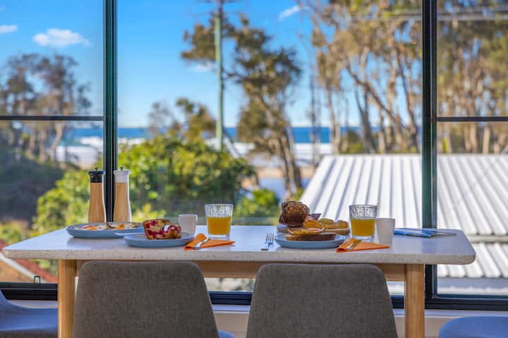Rainbow Beach House | Oceanview Family Escape - Lake Cathie