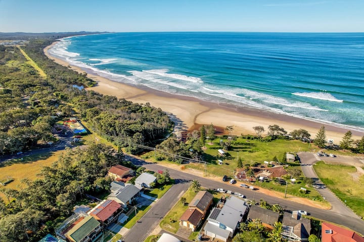 Rainbow Beach House | Oceanview Family Escape - Bonny Hills