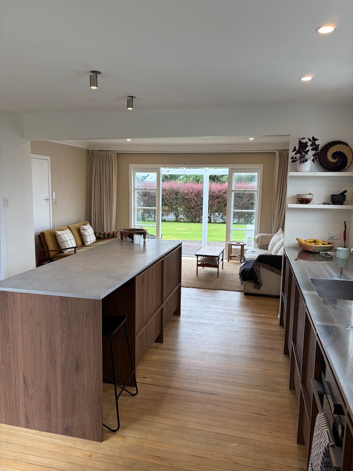 The Beach Bach- 300 Paces To The Beach - Tauranga