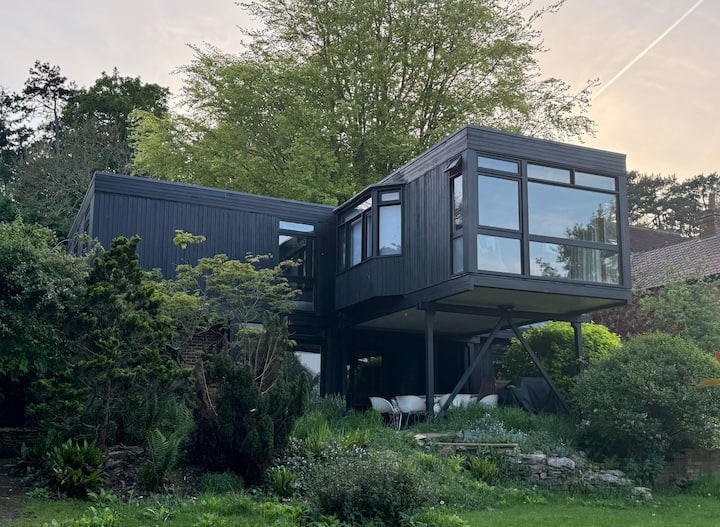 Unique Mid-century Modern Designed House - Henley-on-Thames