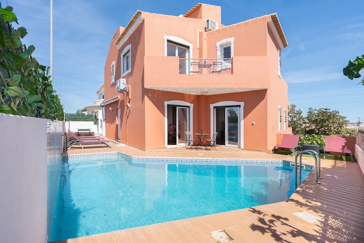 Villa Mimosa - Air Con - Private Pool - Games Room - Portimão