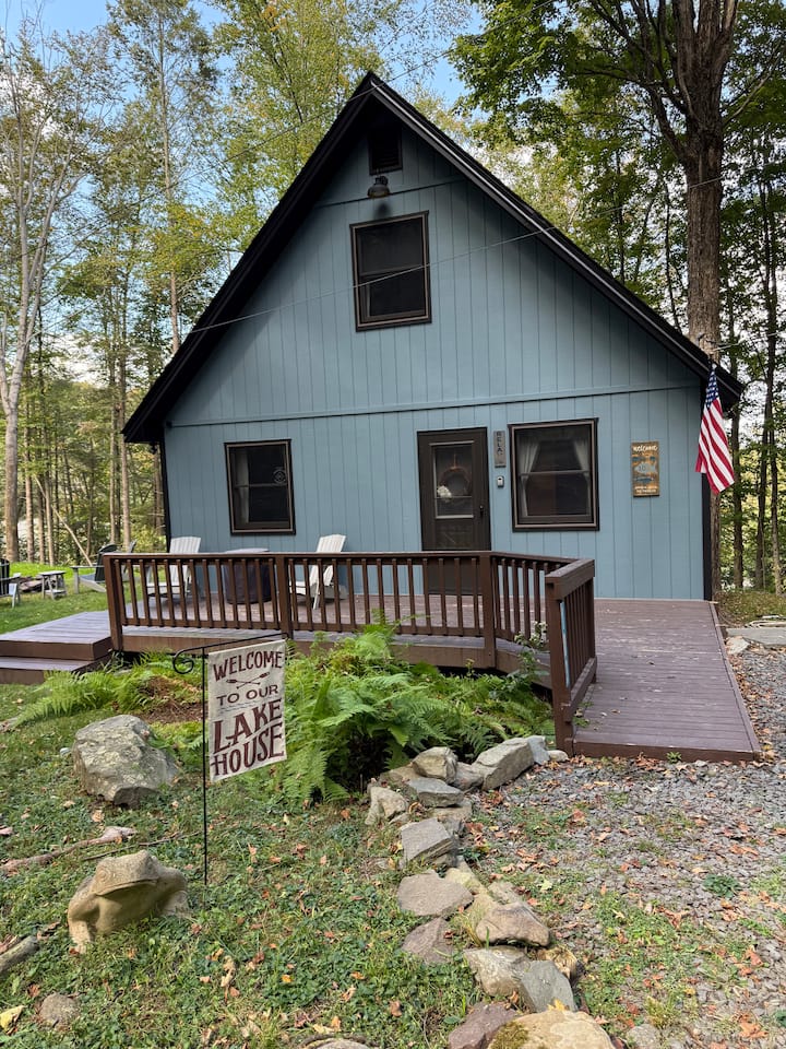 Cozy Lakehouse On Lake Wallenpaupack - Lake Wallenpaupack, PA