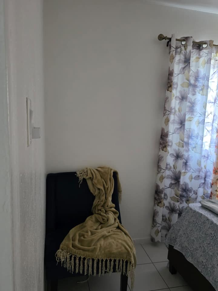 Stylish 2br • Prime Location • Gated & 24/7 Secure - Kingston