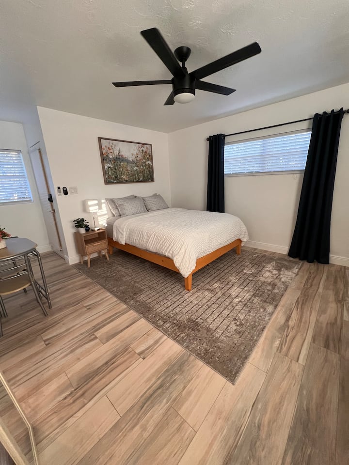 Cozy Studio | Centrally Located | Free Parking - Orlando International Airport (MCO)
