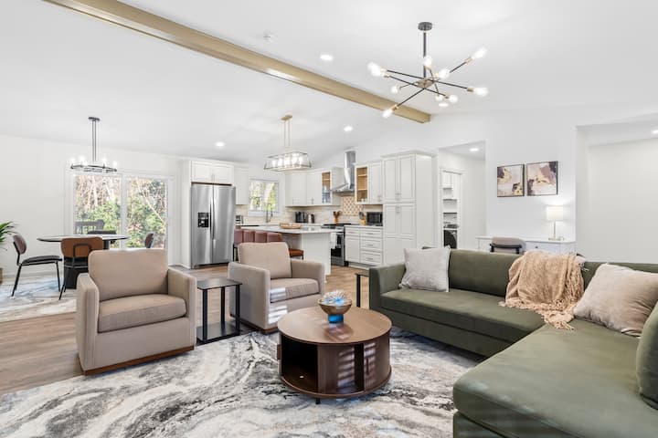Peaceful Modern Family Retreat | Heart Of Cary - Apex, NC