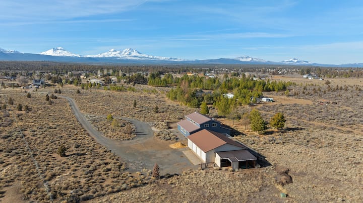 Sisters Mt-view Barndominium | Hot Tub, Sleeps 9 - Sisters, OR