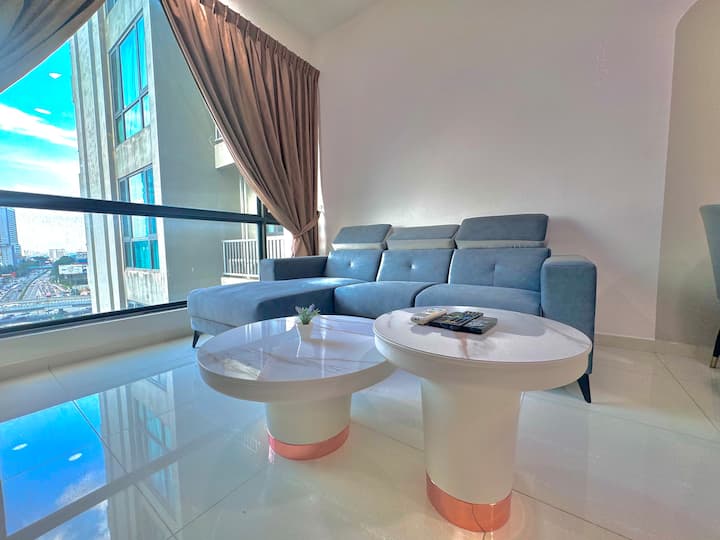 ✅5 Min To Ciq ✅ Classic Chic @ Sks Pavillion✅ - Woodlands