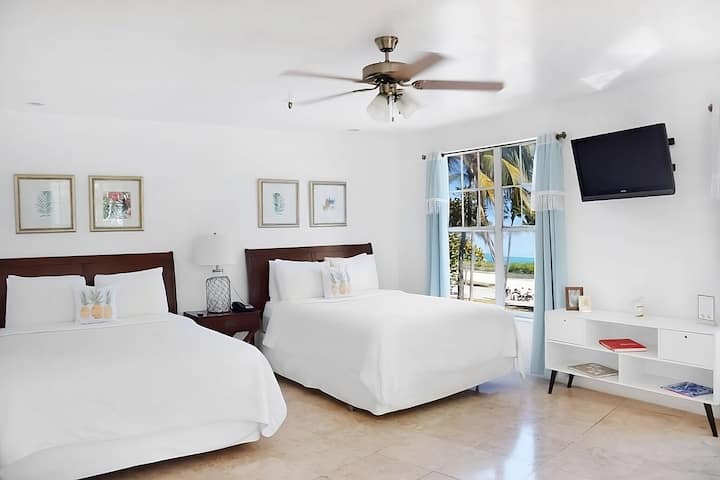 Just Steps Away From The White Sandy Beach! - Miami Beach