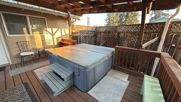 Country Comforts- Relax Here :) - Eugene, OR