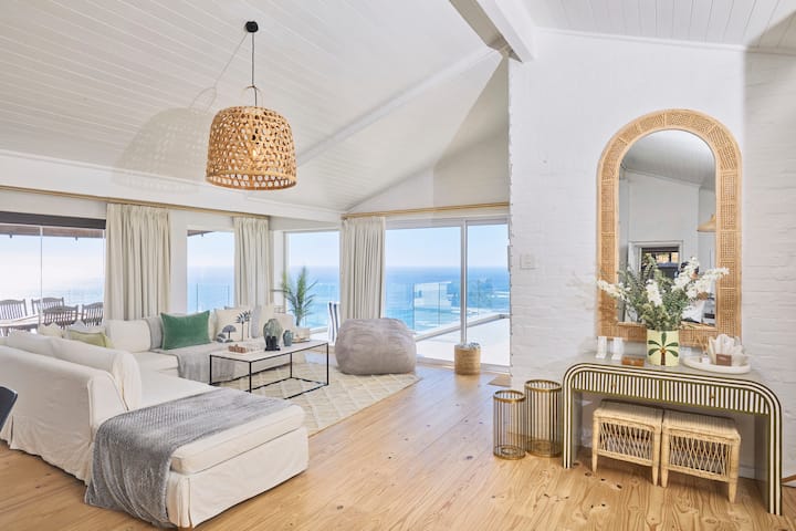 Camps Bay Luxury Villa | Pool, Hot Tub, & Inverter - Le Cap