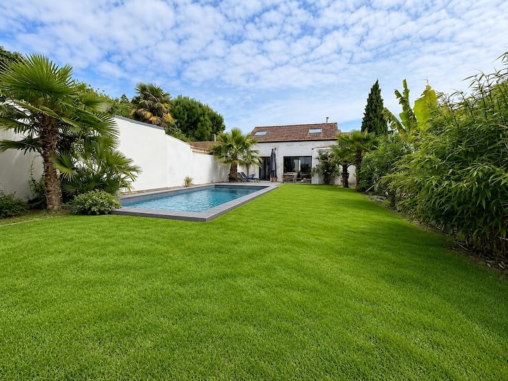 Maison De Ville Avec Jardin Et Piscine! - La Rochelle