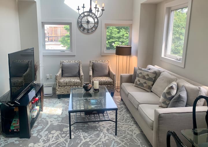 Chic 3-bedroom Escape | Artful Elegance & Comfort - Toronto