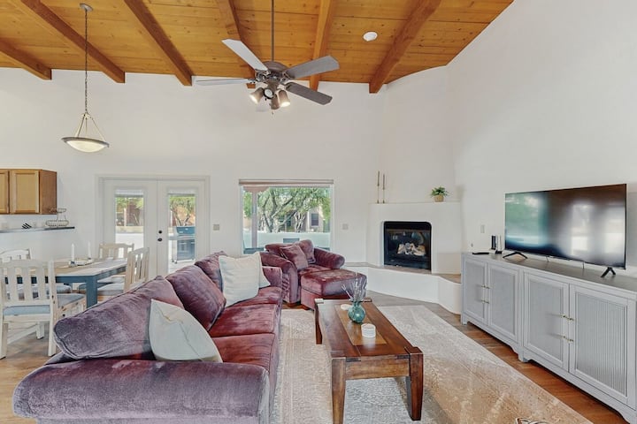 Modern 2br | Pool | Fireplace | Patio - Tucson, AZ