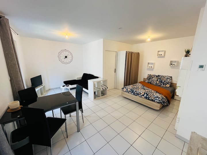 Appartement Cosy Avec Terrasse - Neufchâteau, France