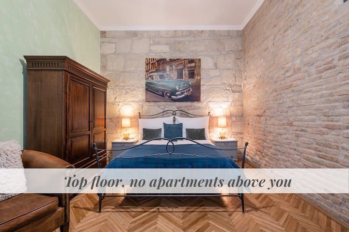 Free Garage I 2 Br I Top Floor - Budapest