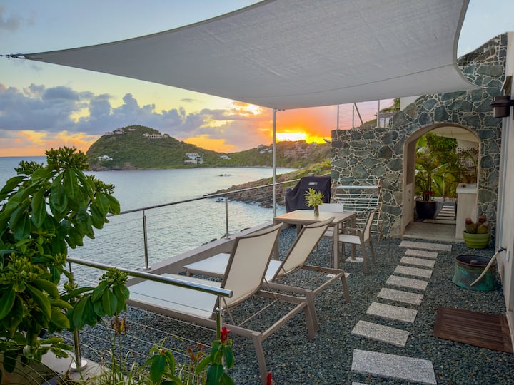 Oceanfront Clifftop Escape
Guest Suite - U.S. Virgin Islands
